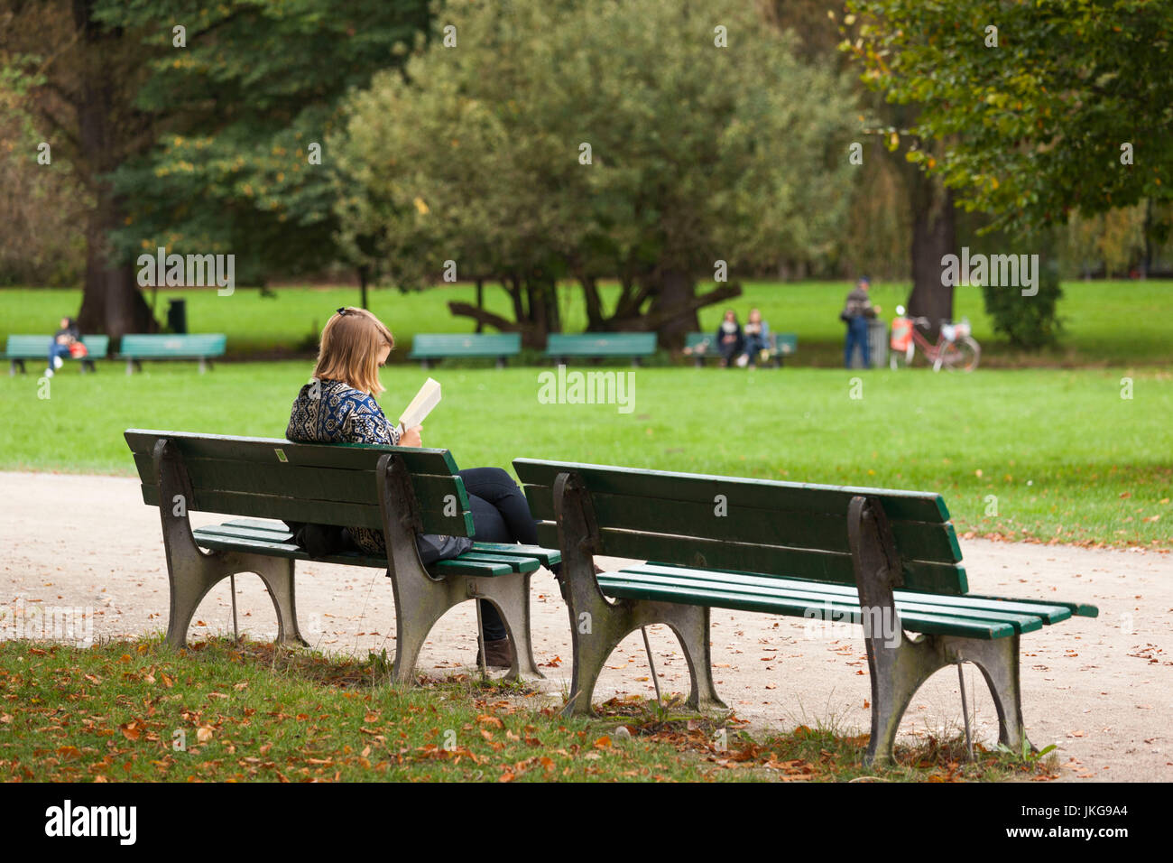 Reading on the bench hi-res stock photography and images - Alamy