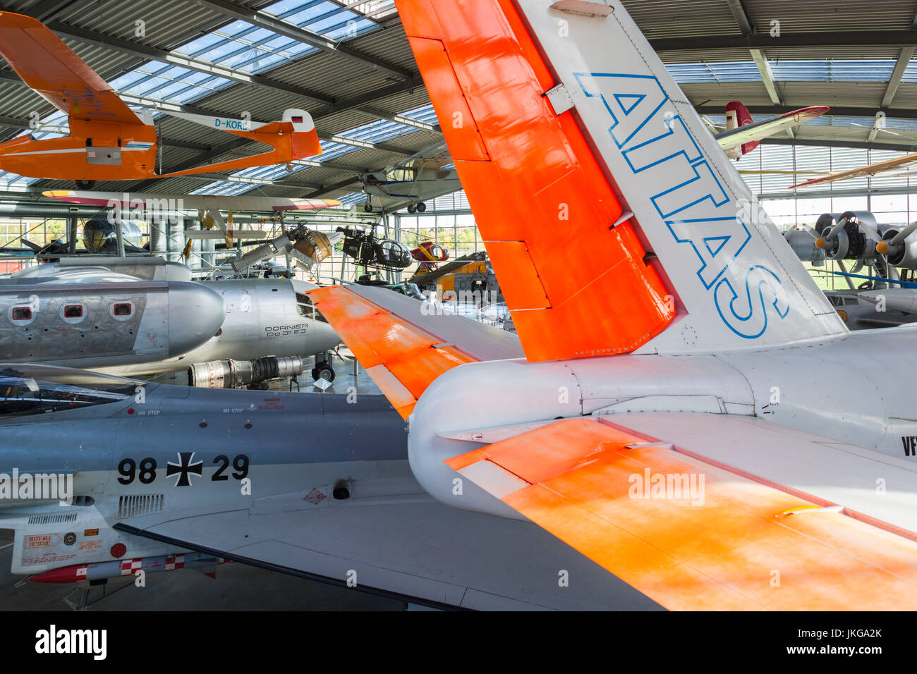 Modern aviation gallery hi-res stock photography and images - Alamy