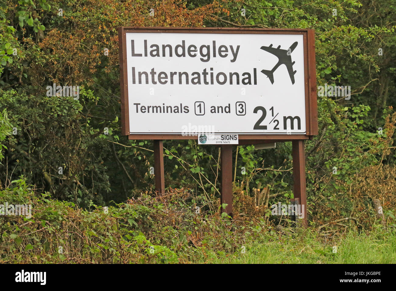 Llandegley international airport sign hi-res stock photography and ...