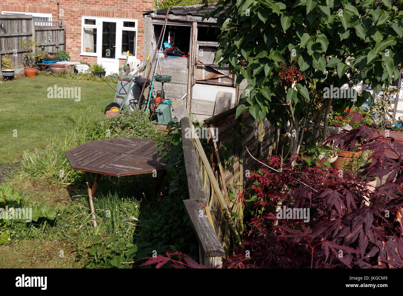 Messy garden shed hi-res stock photography and images - Alamy