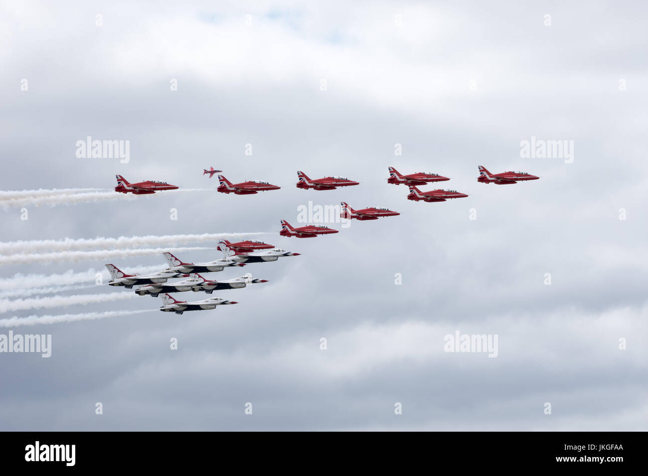 RAF RED ARROWS WITH USAF THUNDERBIRDS RIAT 2017 Stock Photo - Alamy