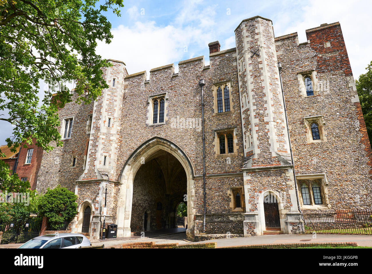 Abbey great gateway to monastery st albans hi-res stock photography and ...