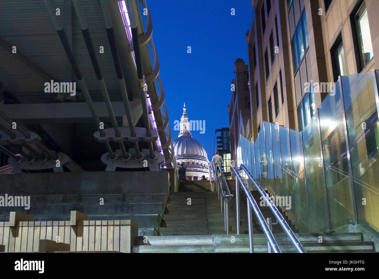 London city low angle hi-res stock photography and images - Alamy
