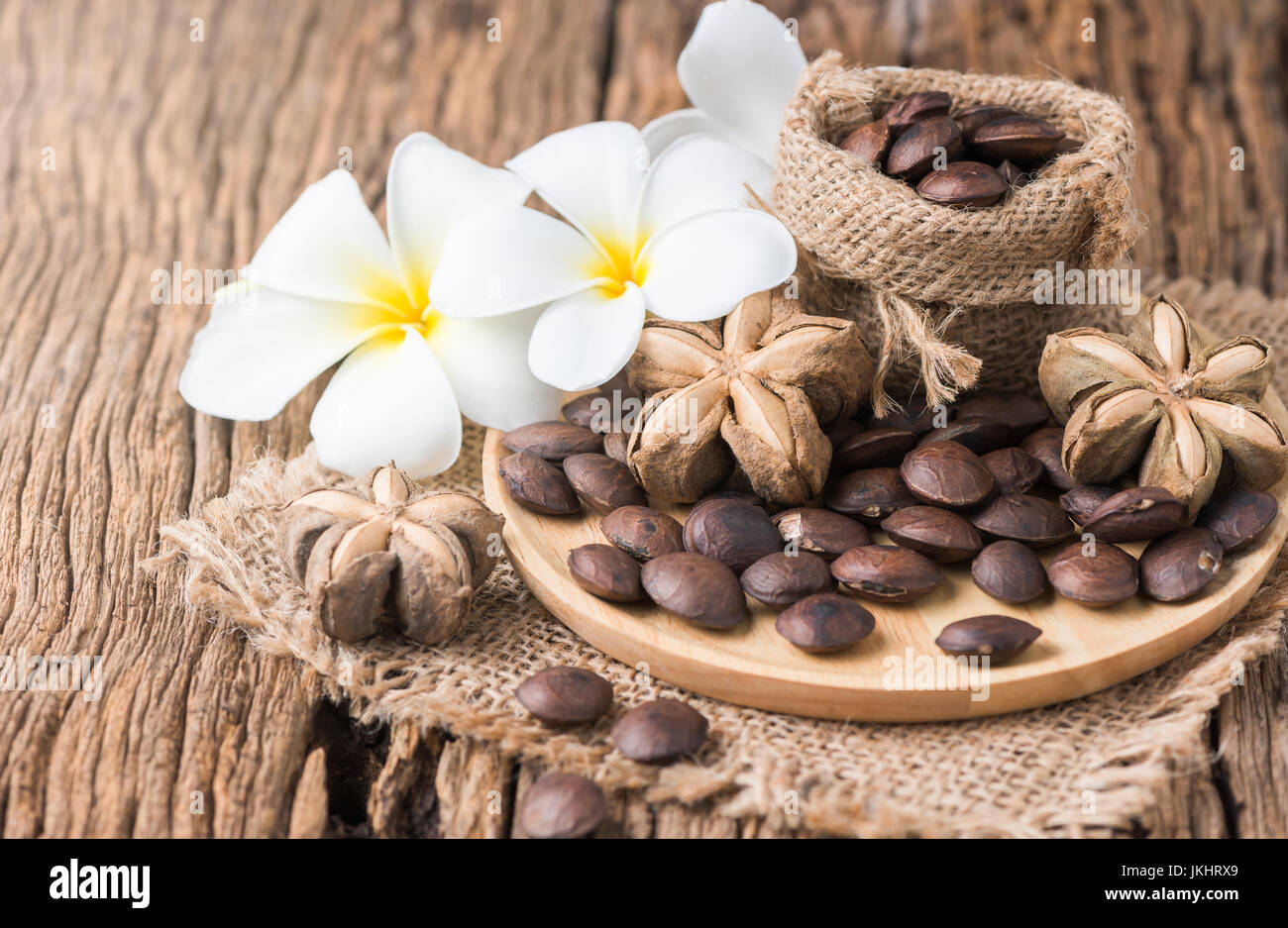 dried capsule seeds fruit of sacha-Inchi peanut on wooden background ...