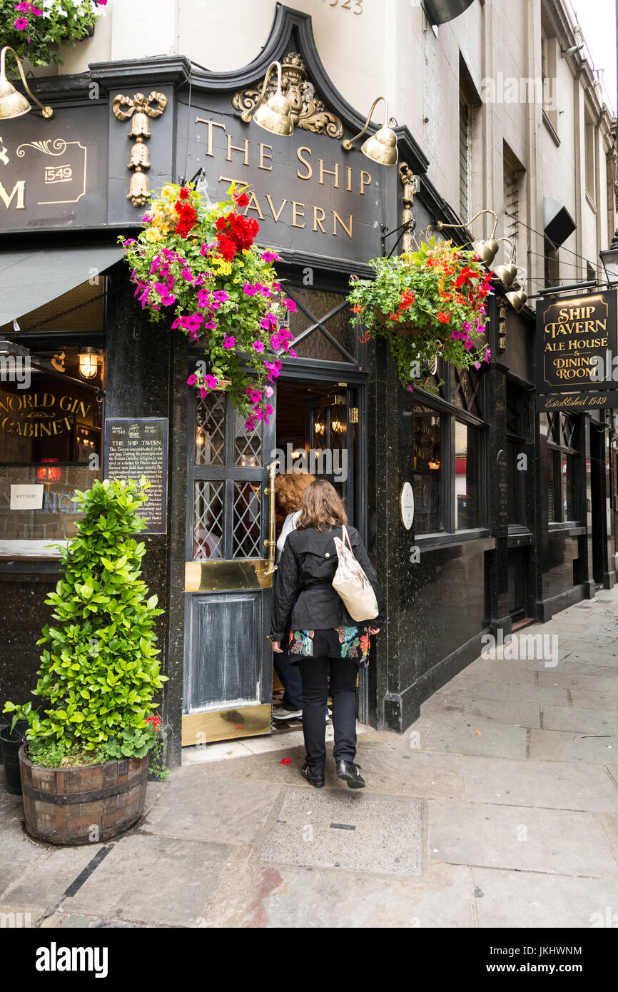 The Ship Tavern a traditional English public house on Gate St, London ...