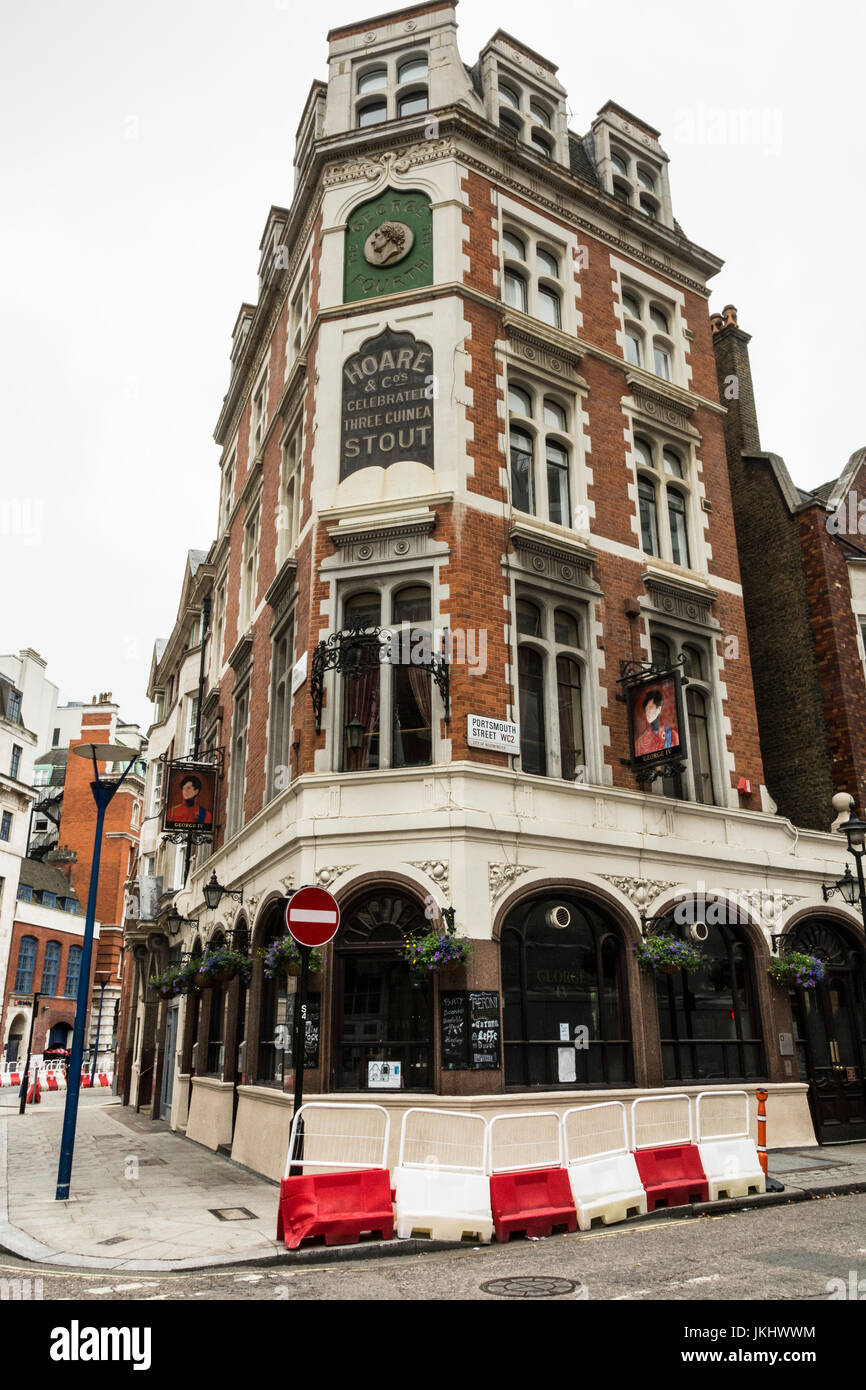George pub sign exterior hi-res stock photography and images - Alamy