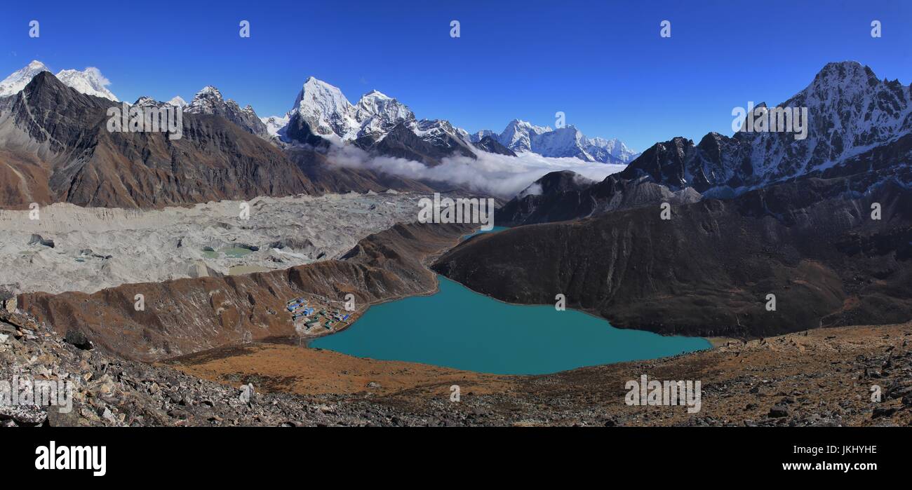 Beautiful autumn day in the Gokyo valley, Nepal Stock Photo - Alamy