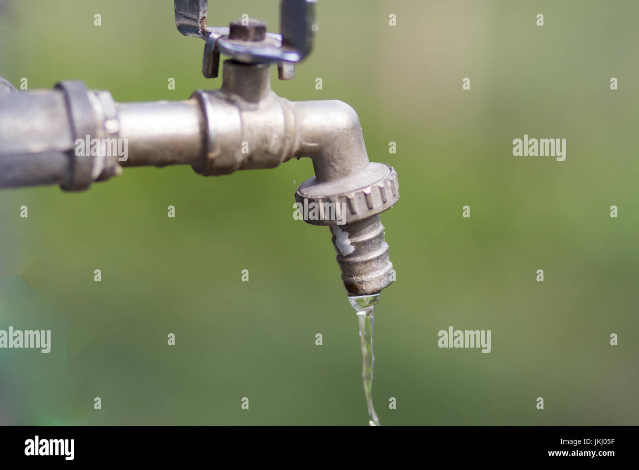Water flows from tap running hi-res stock photography and images - Alamy