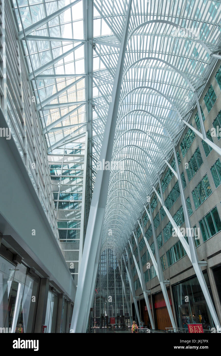 The dramatic light filled interior of Brookfield Place an office and ...