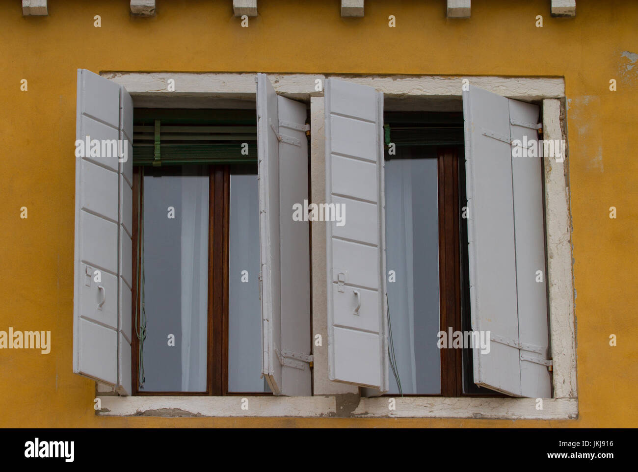 Windows italy shutters hi-res stock photography and images - Alamy