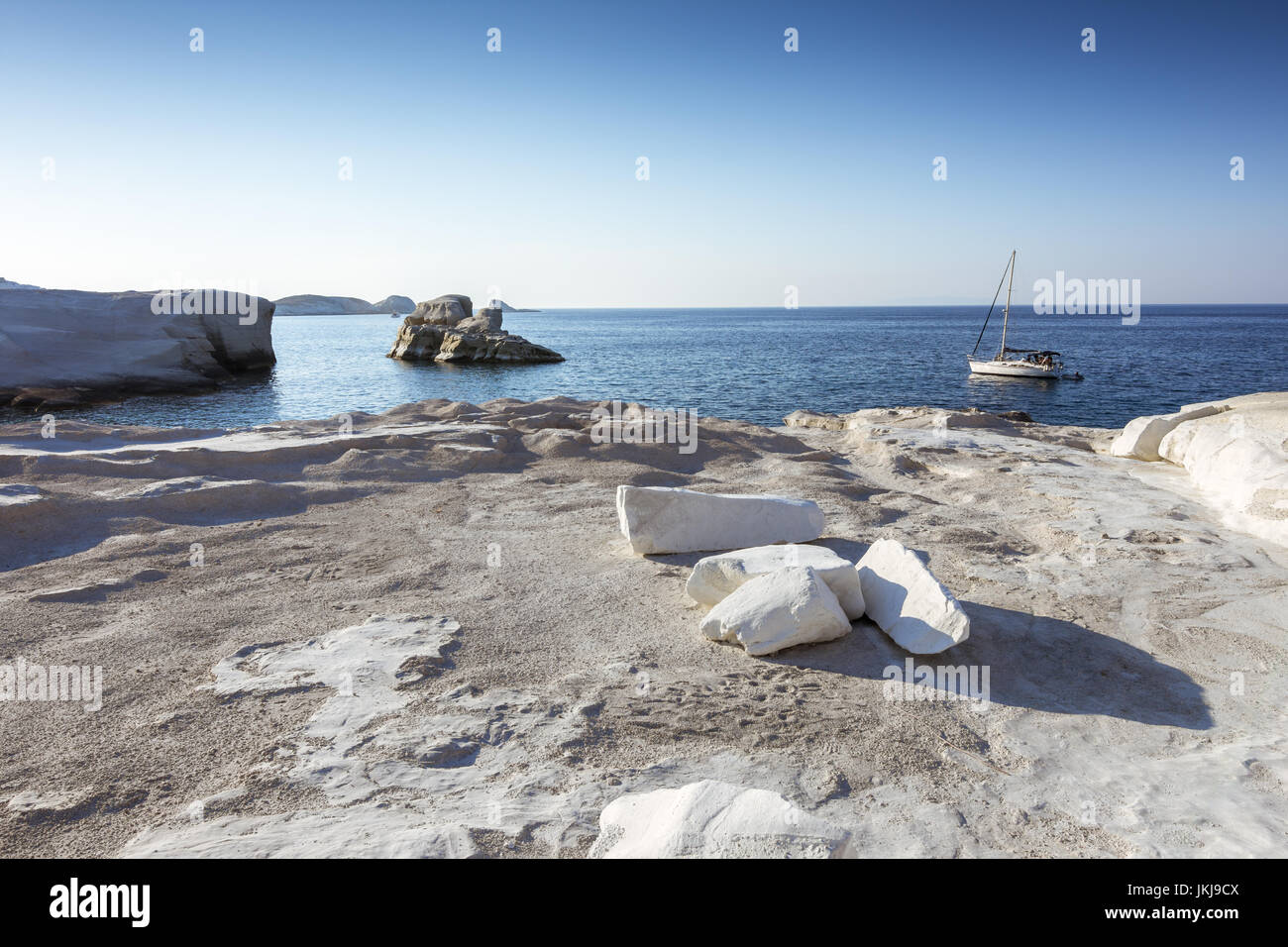 Sarakiniko beach: the moon-like scenic white rock formations in Milos ...