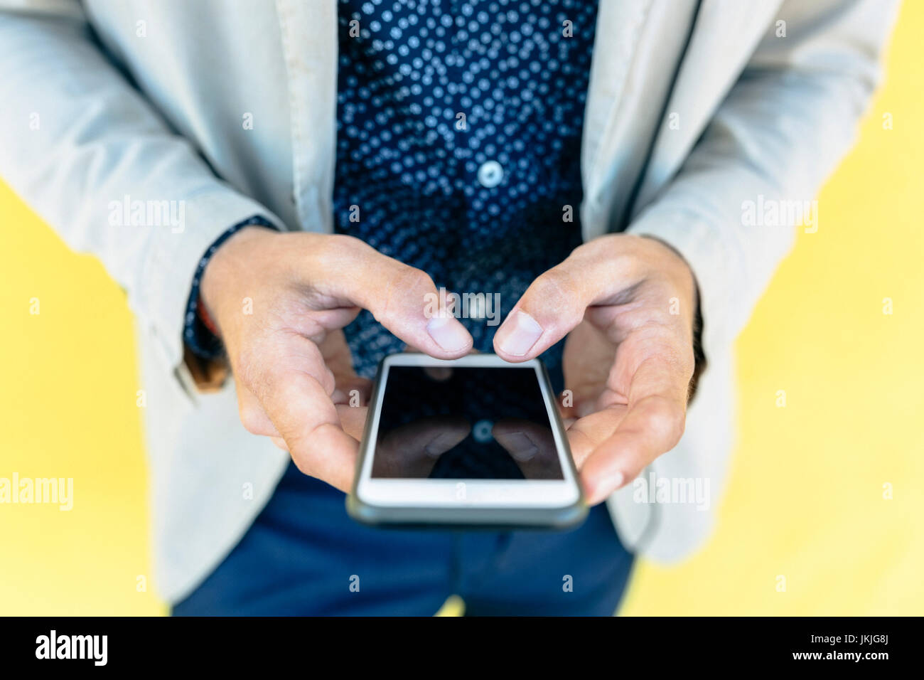 Hands of man using cell phone, close-up Stock Photo - Alamy