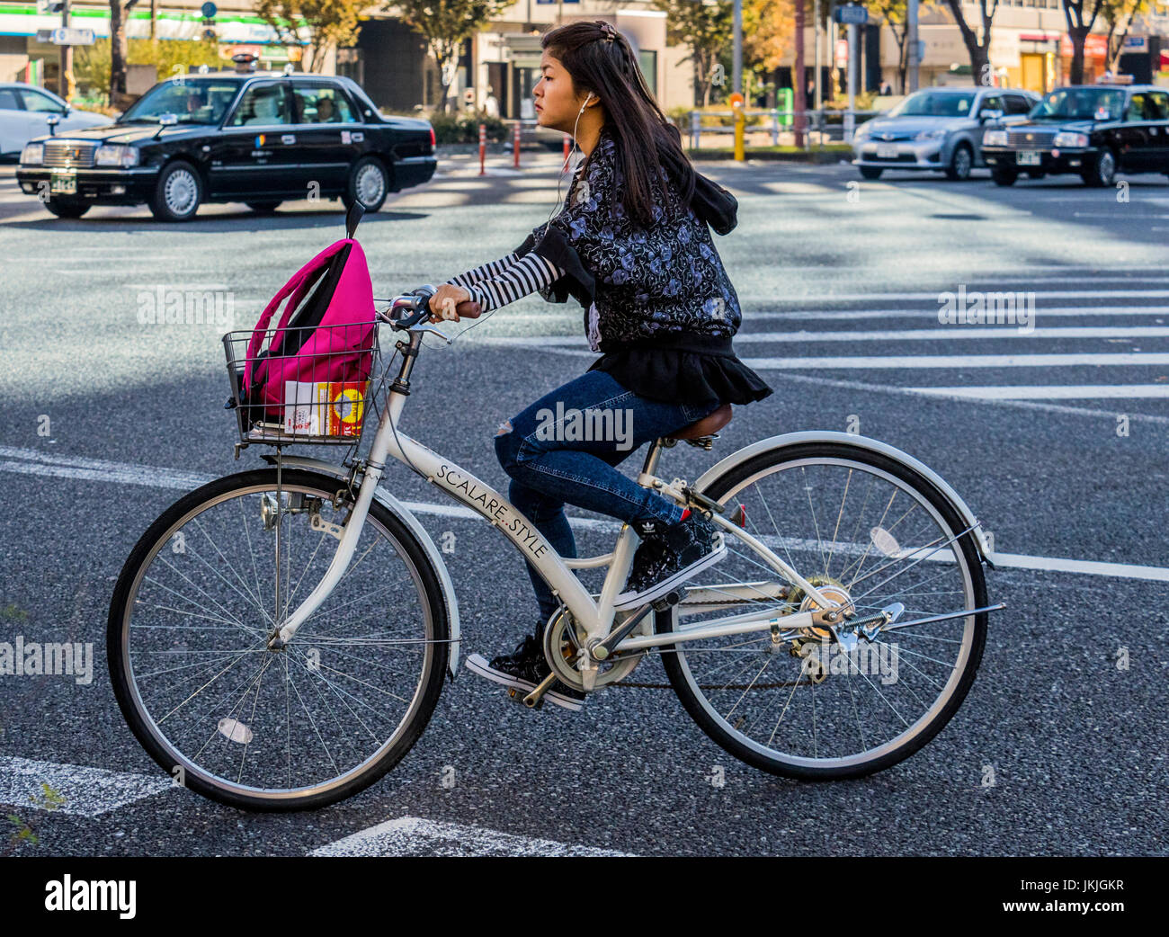 Japan cyclist hi-res stock photography and images - Alamy