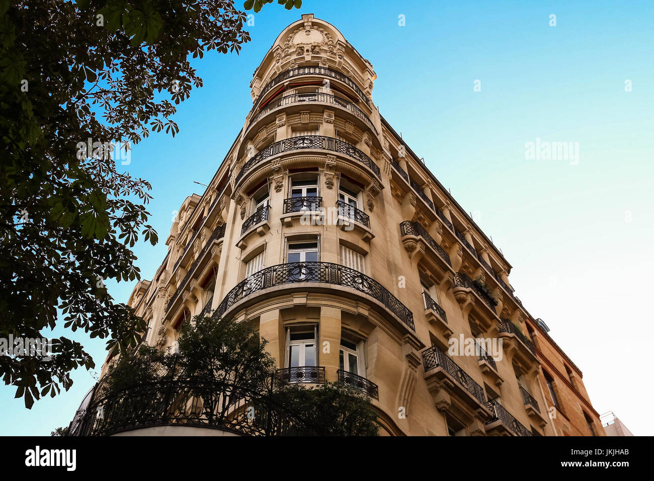 The facade of Parisian building, France Stock Photo - Alamy