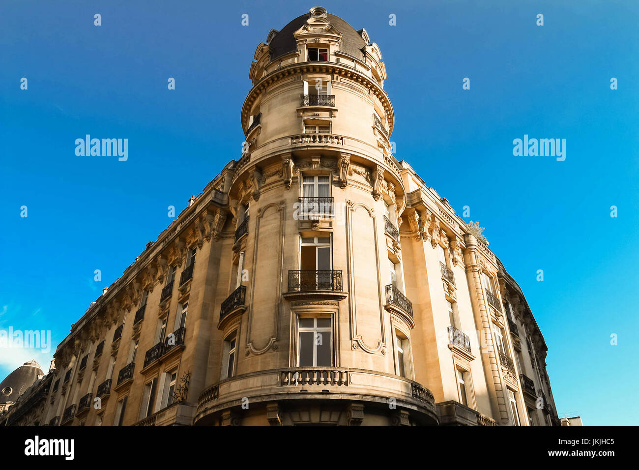 The facade of Parisian building, France Stock Photo - Alamy