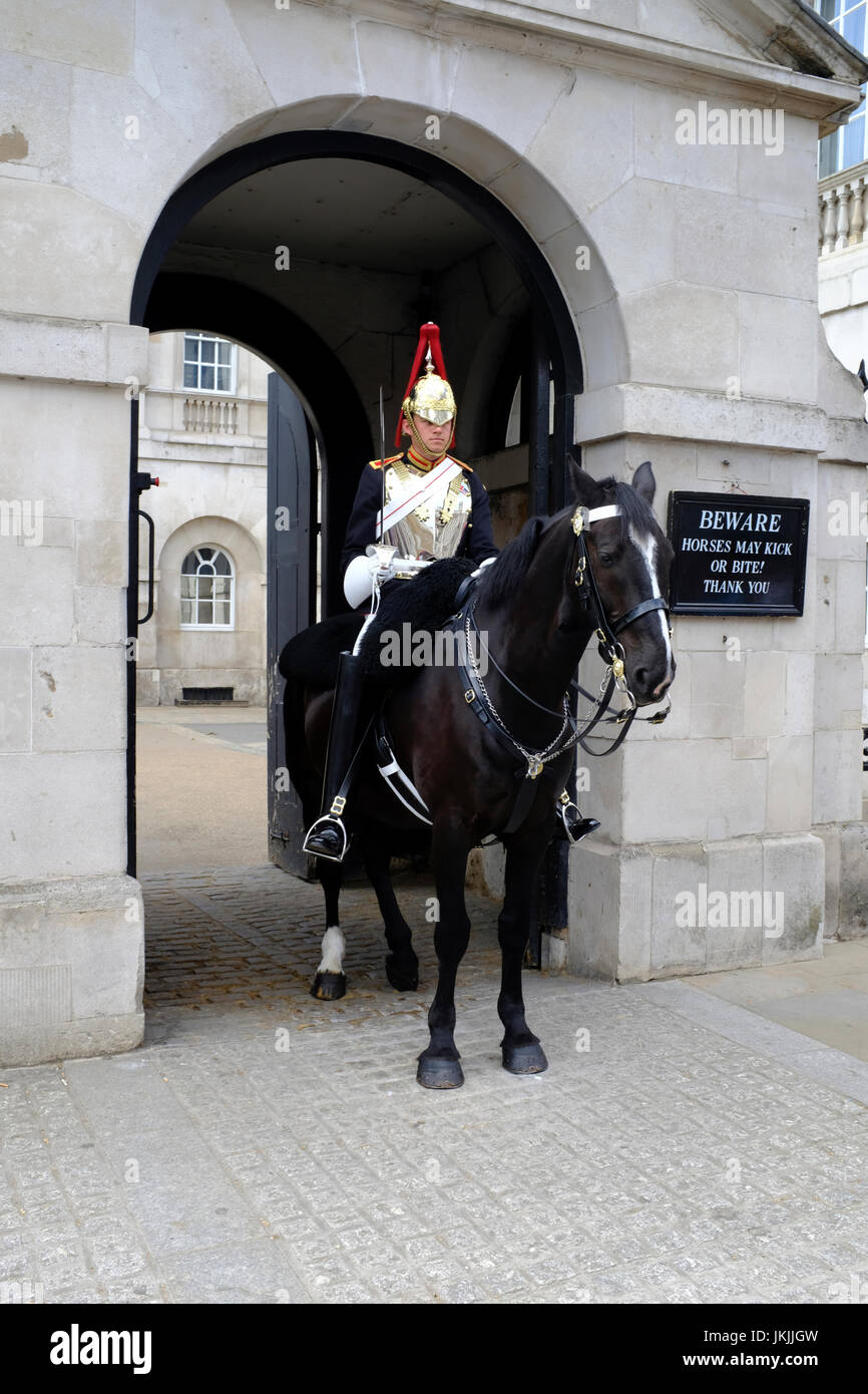 English guard soldier hi-res stock photography and images - Alamy