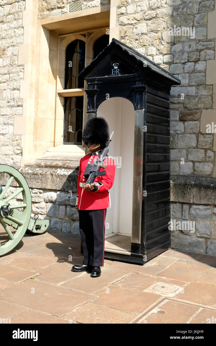 Redcoat uniform hi-res stock photography and images - Alamy