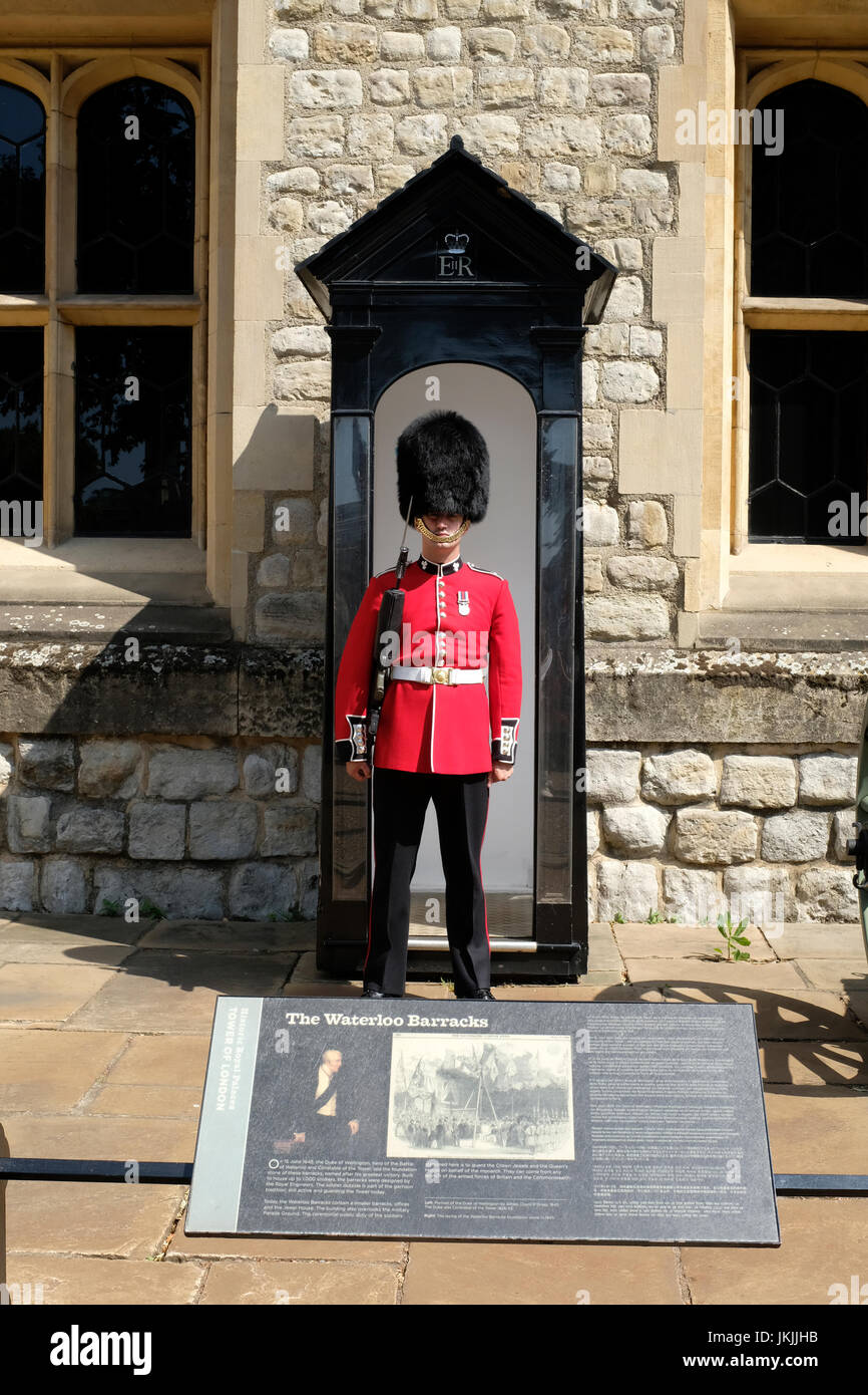 Redcoat uniform hi-res stock photography and images - Alamy