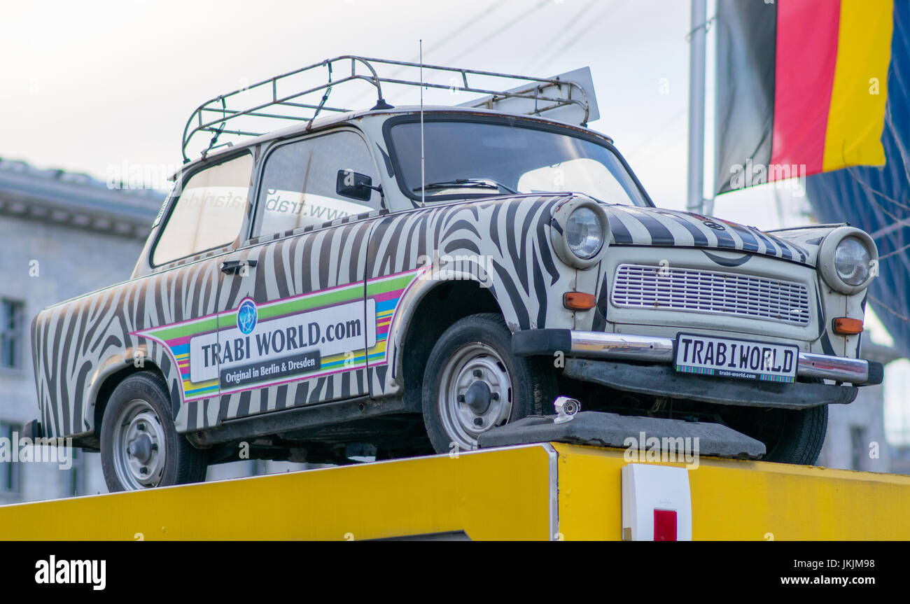 Zebra car hi-res stock photography and images - Alamy