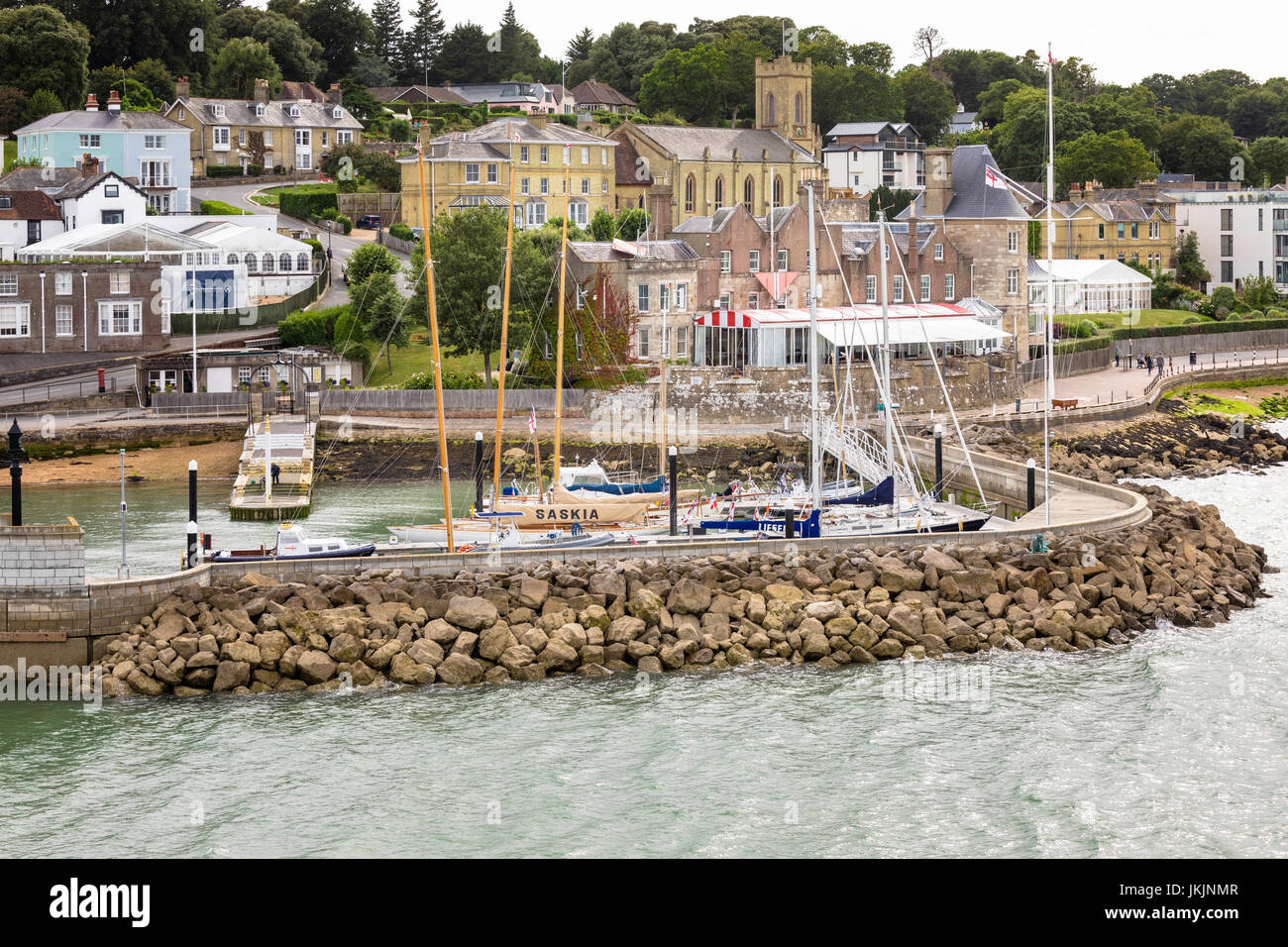 East cowes beach hi-res stock photography and images - Alamy