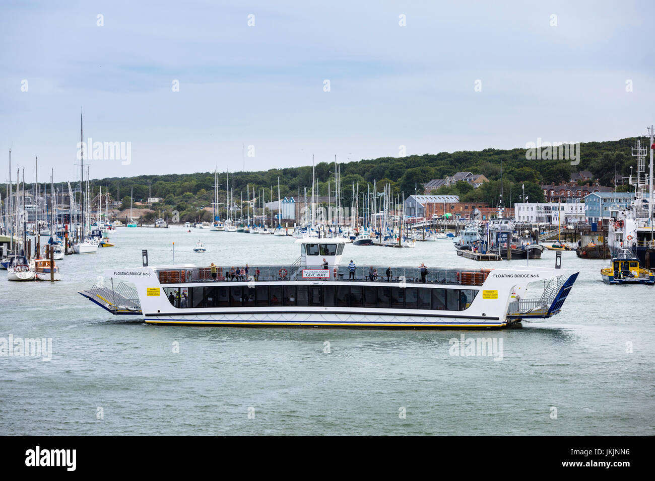 The Cowes floating Bridge near the mouth of the river Medina at Cowes ...