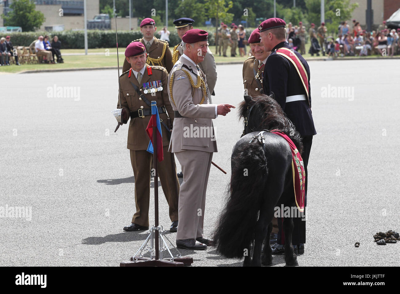 Colonel in chief parachute regiment hi-res stock photography and images ...