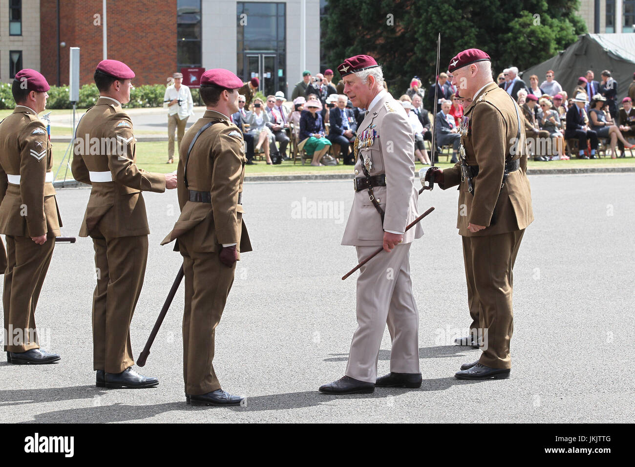 Colonel in chief parachute regiment hi-res stock photography and images ...