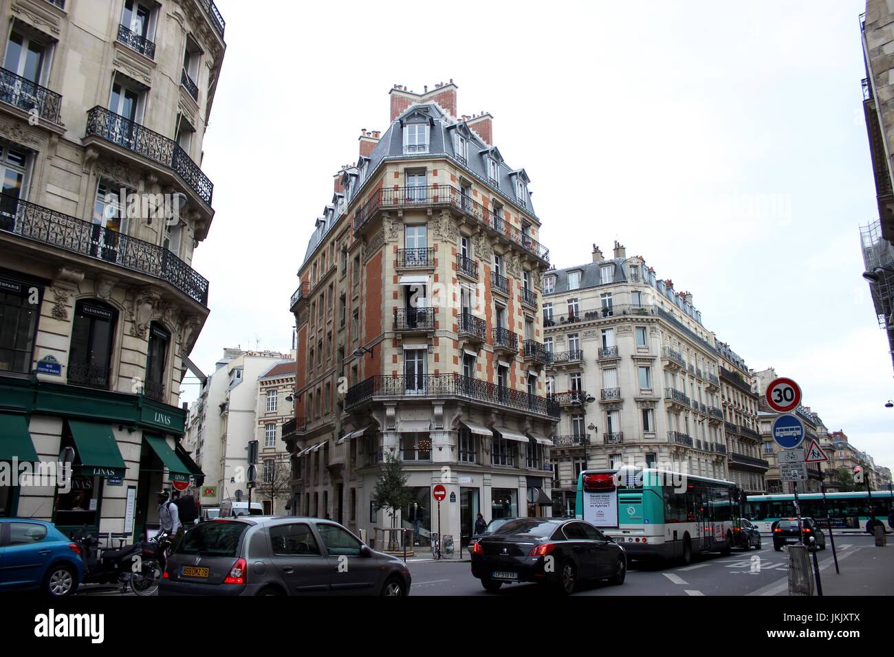 Paris Street Scene Stock Photo - Alamy