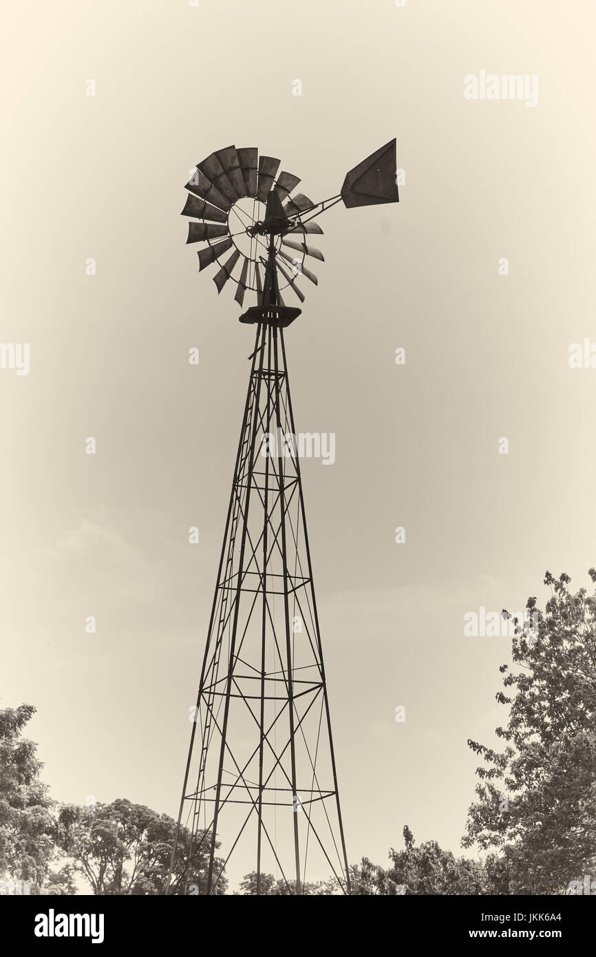 American farm windmill hi-res stock photography and images - Alamy