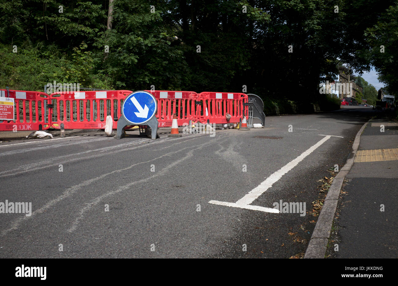Narrowing road hi-res stock photography and images - Alamy