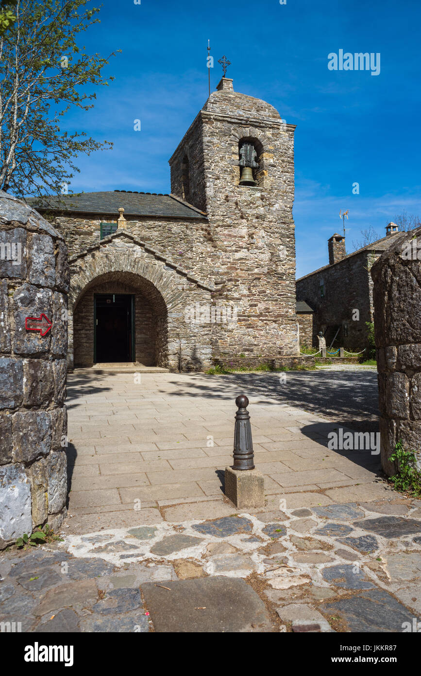 O cebreiro church hi-res stock photography and images - Alamy