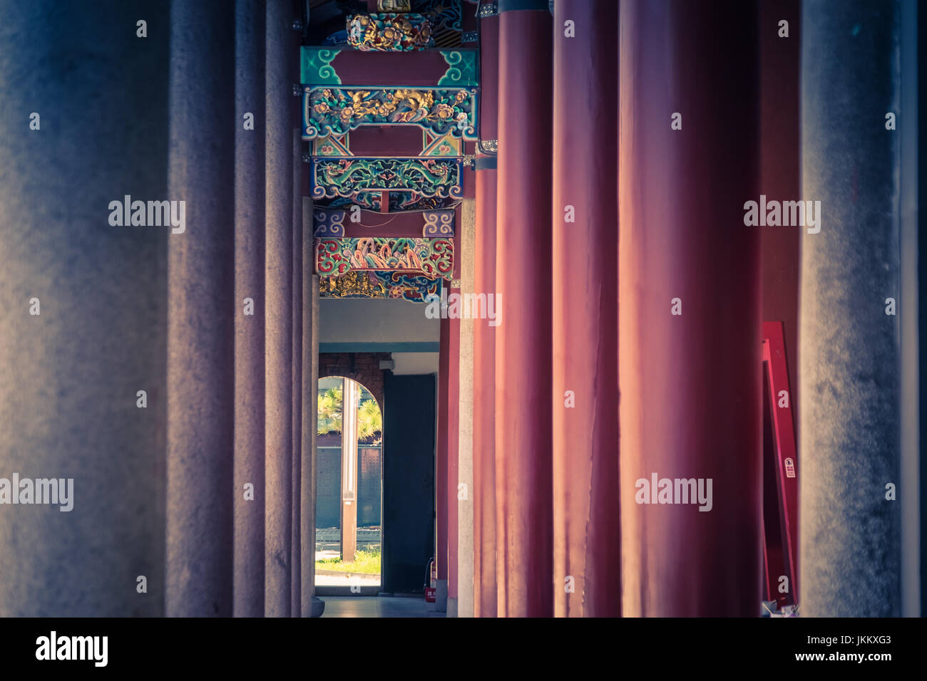 Columns in chinese temple hi-res stock photography and images - Alamy