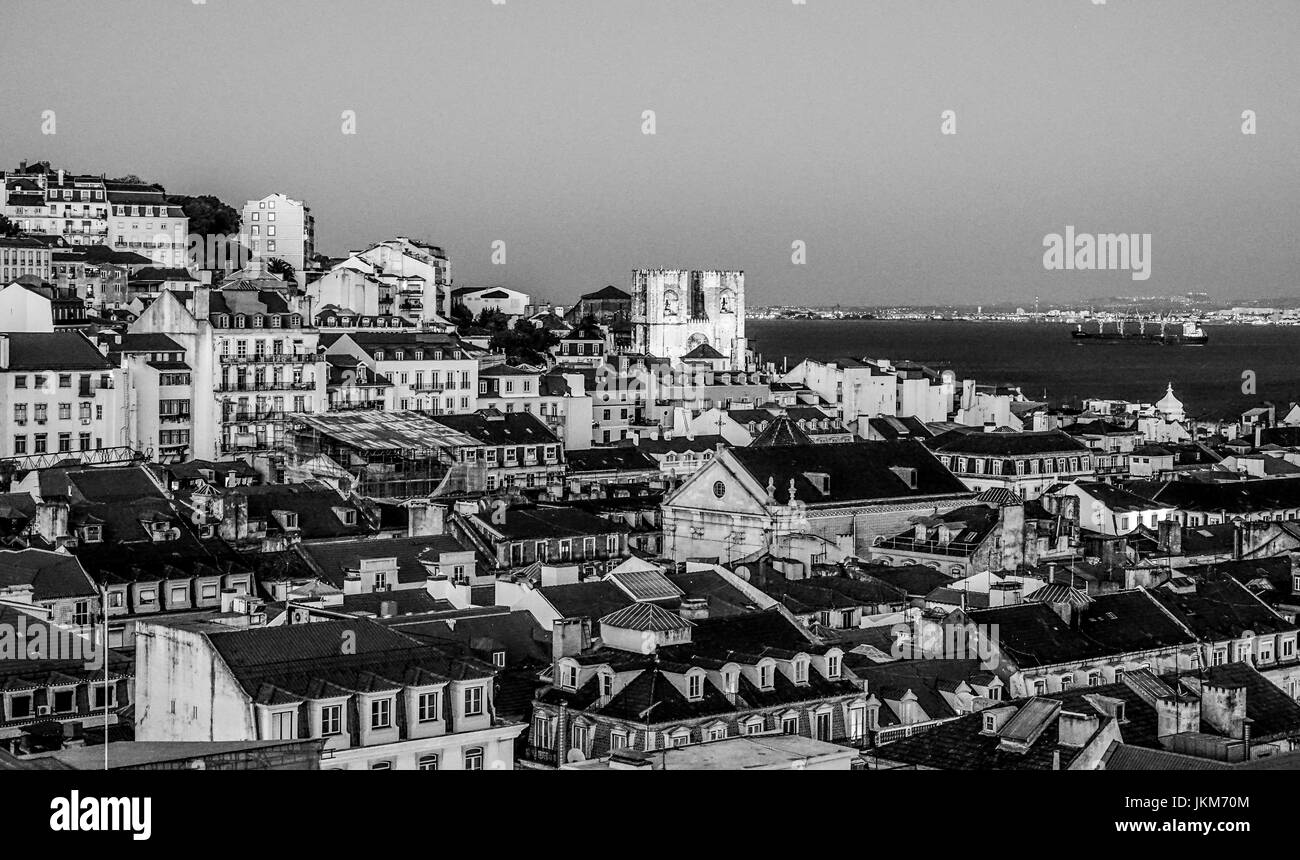 Night view city lisbon Black and White Stock Photos & Images - Alamy