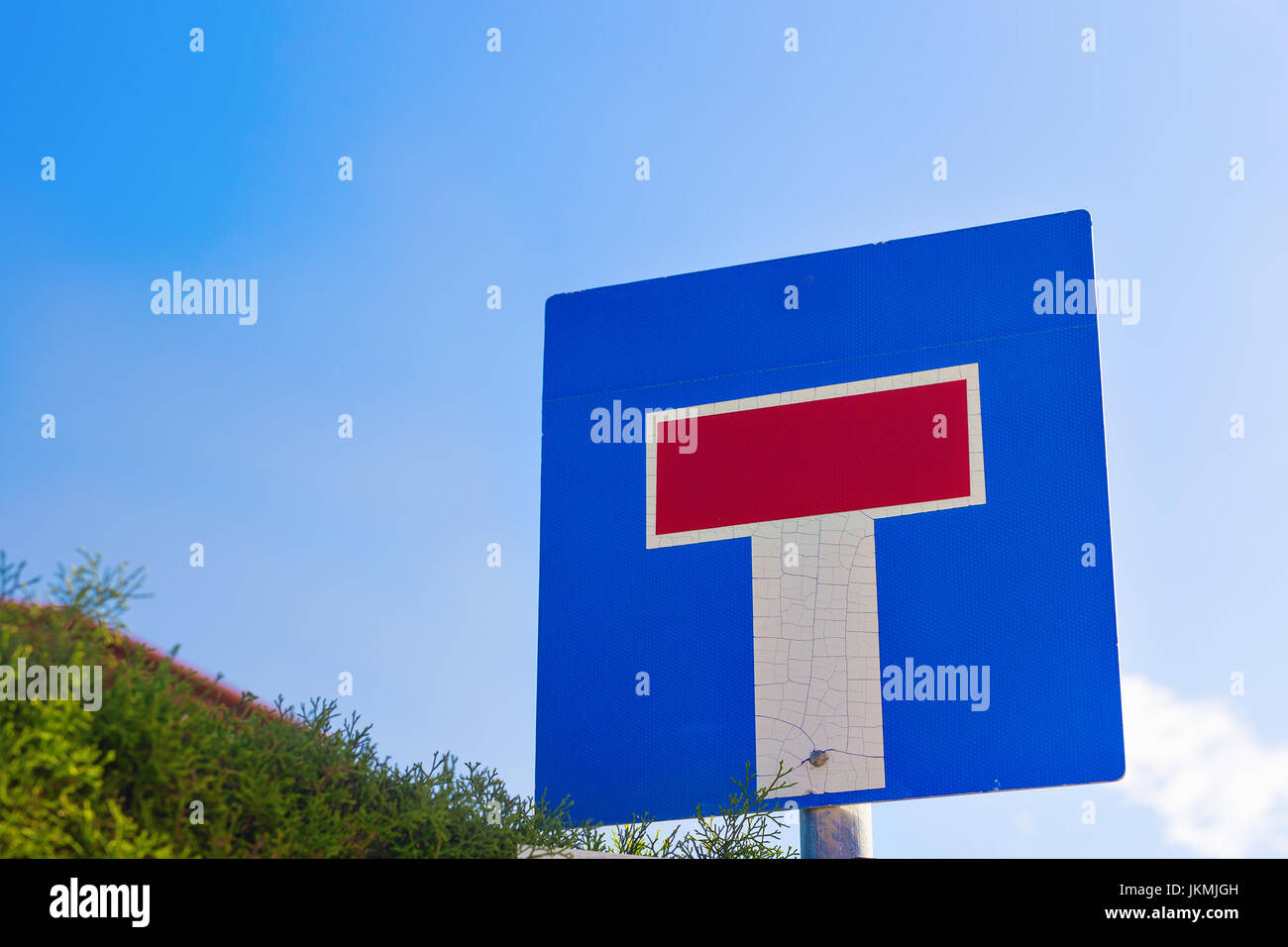 Sign indicating road with a dead end Stock Photo - Alamy