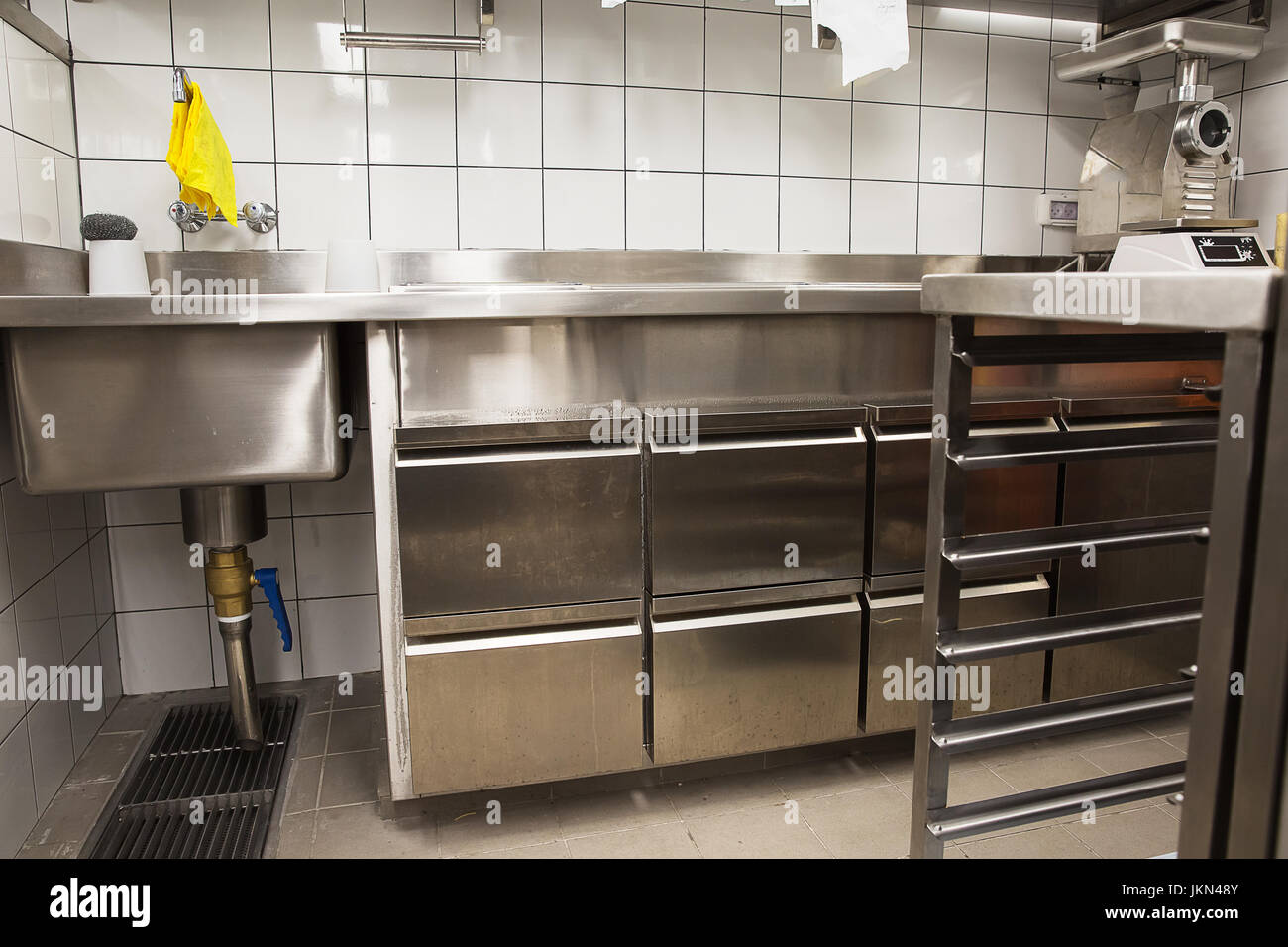 Professional kitchen, view counter in stainless steel Stock Photo - Alamy