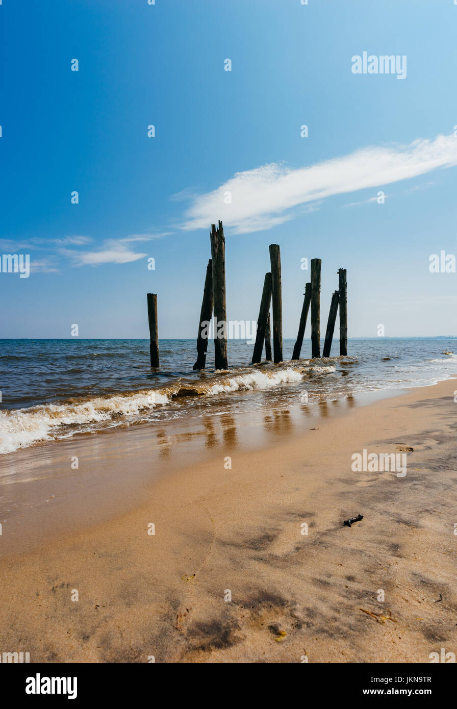Destroyed pier hi-res stock photography and images - Alamy