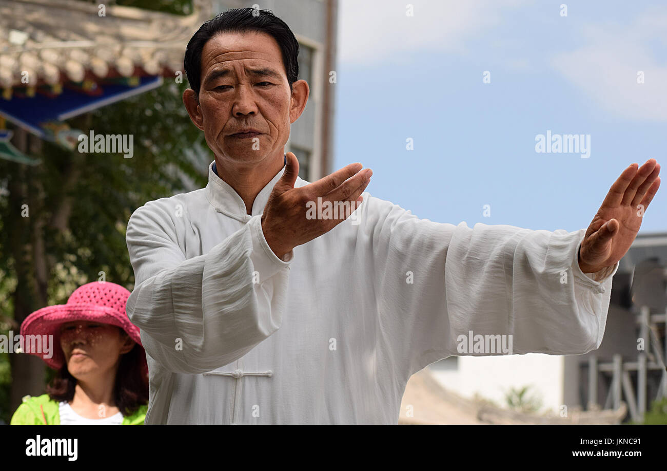 tai chi, chi kung, master Stock Photo - Alamy