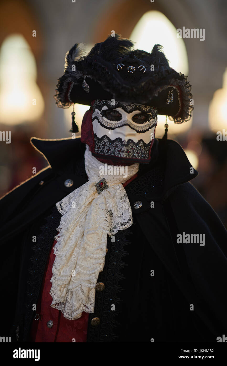 Blaue maske hi-res stock photography and images - Alamy