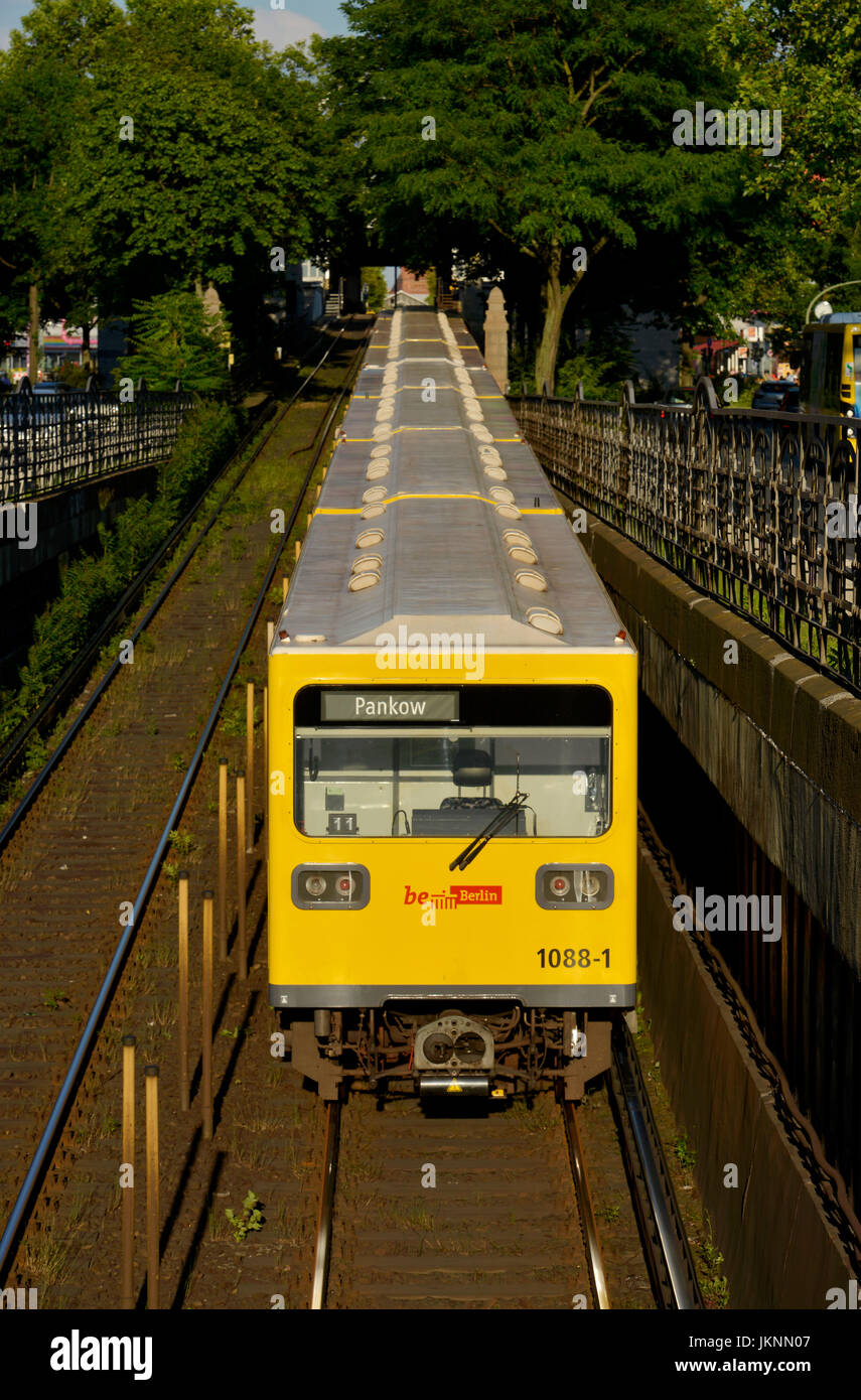 U2 line hi-res stock photography and images - Alamy