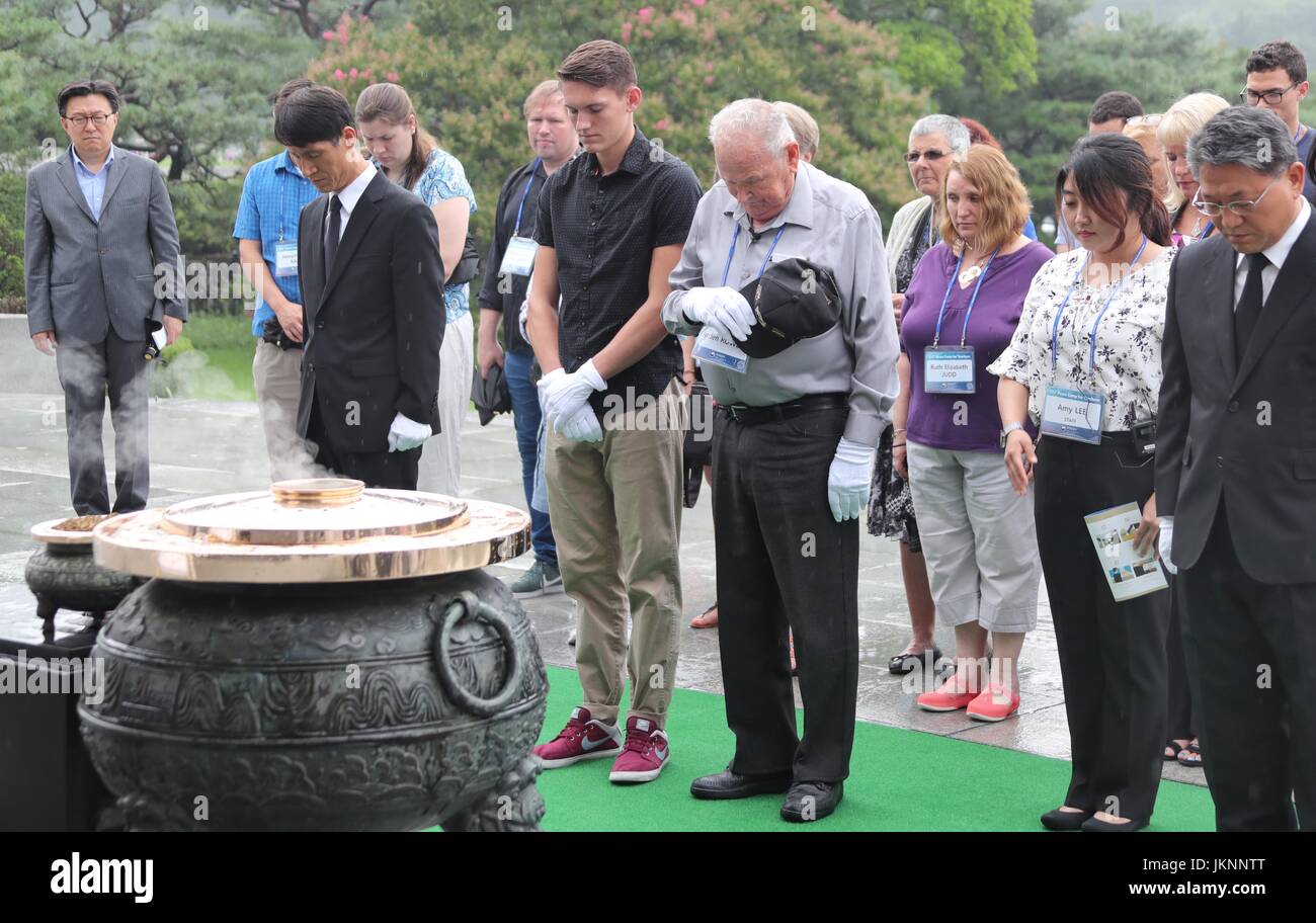 U.S. teachers mourn Korean war dead U.S. teachers participating in a ...