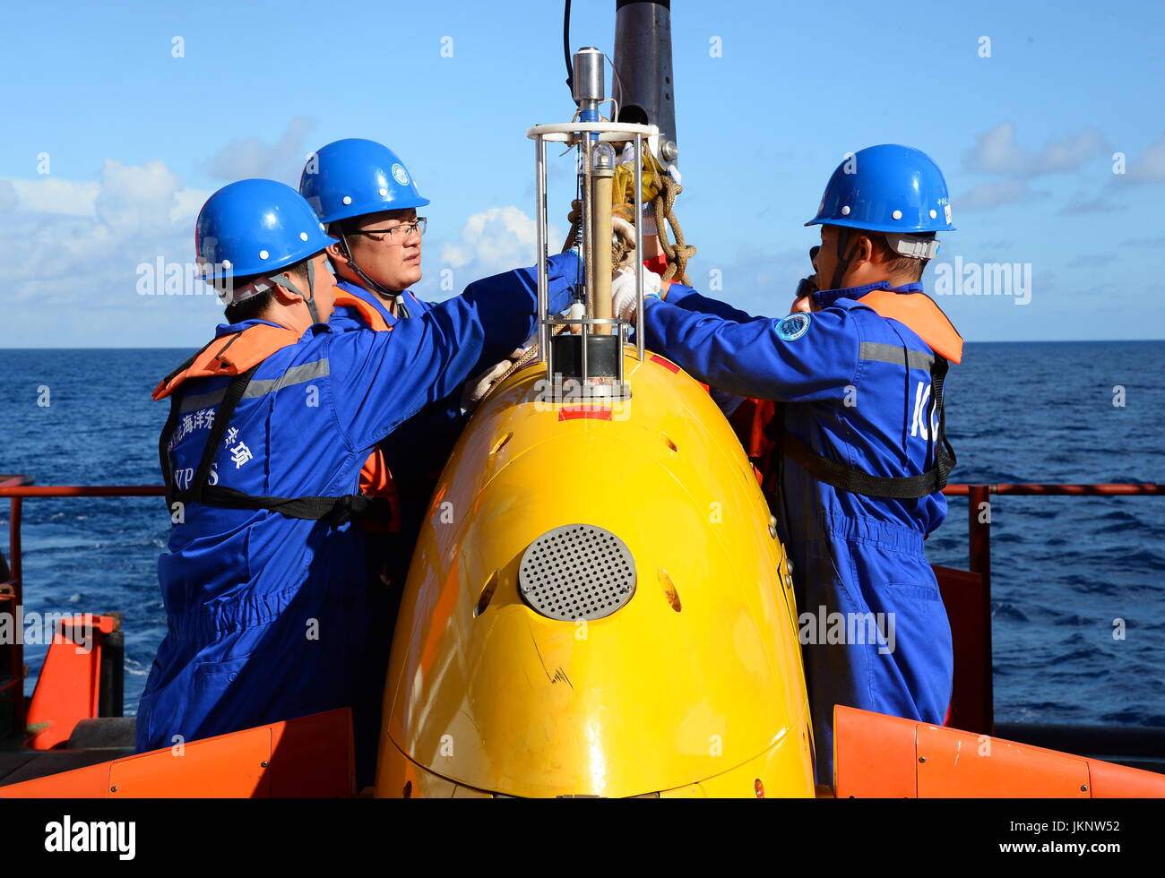Aboard Kexue Vessel. 24th July, 2017. Scientific researchers make ...