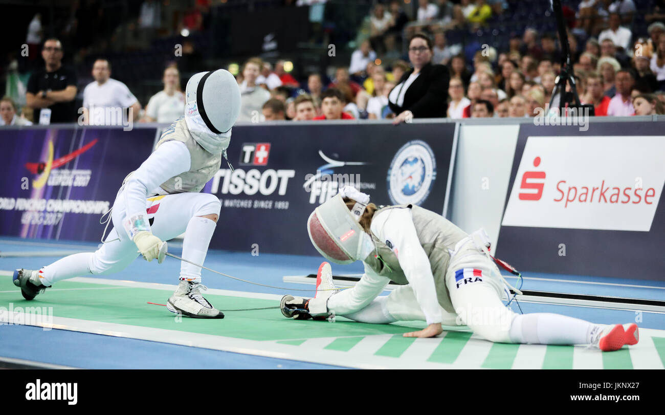 Leipzig, Germany. 24th July, 2017. The German foil fencer Anne Sauer (L ...