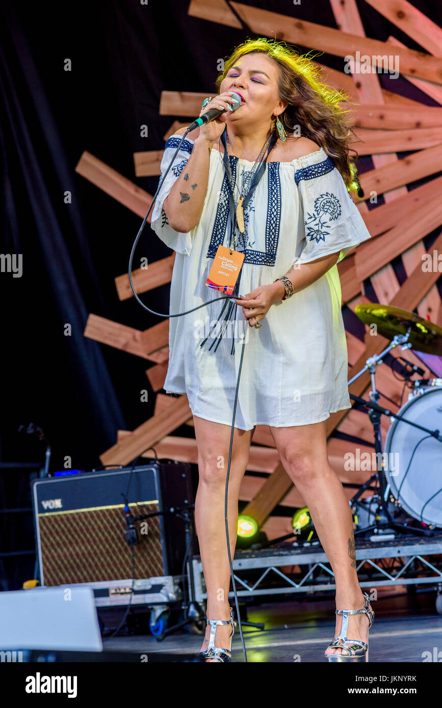 Crystal shawanda hi-res stock photography and images - Alamy