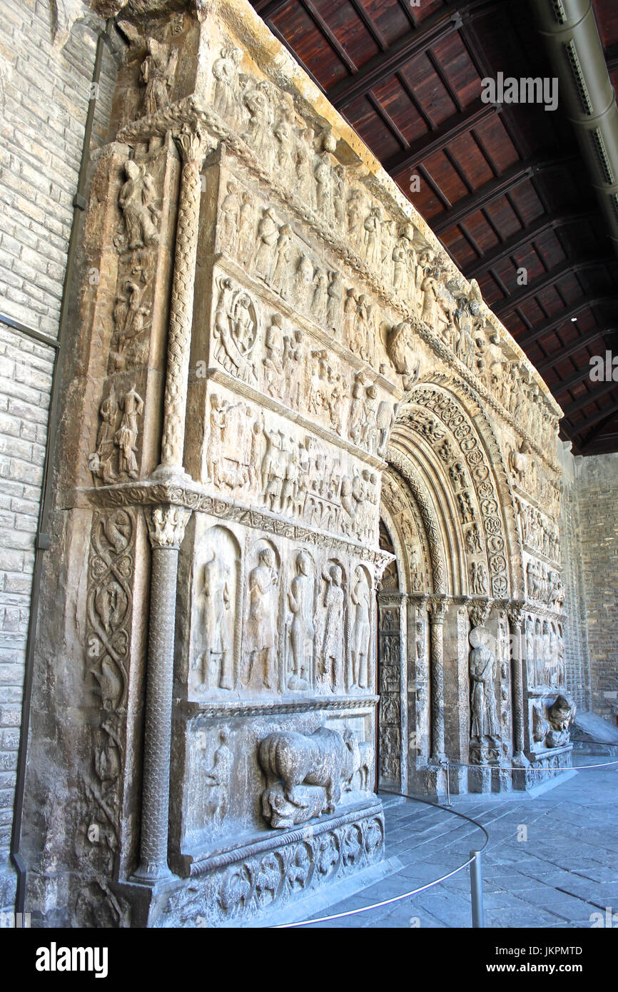 Romanesque portico hi-res stock photography and images - Alamy