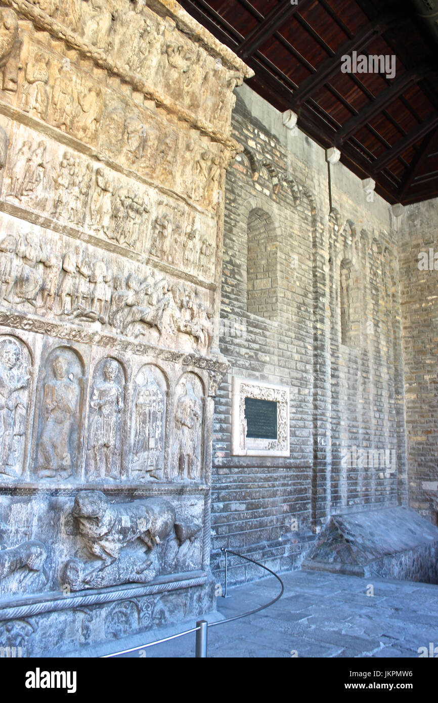 Romanesque Portico High Resolution Stock Photography and Images - Alamy