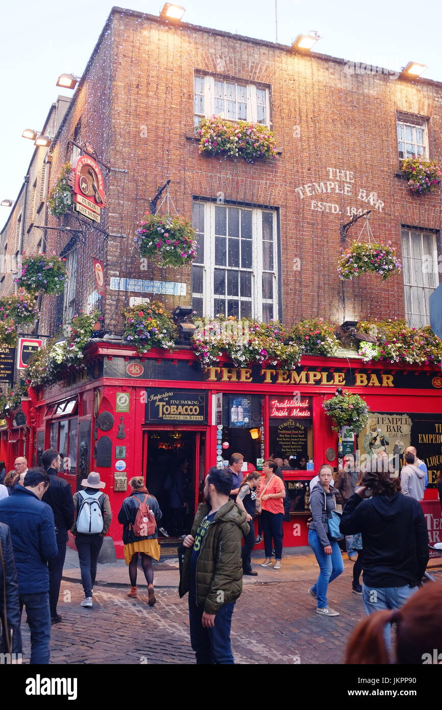 The bar of ireland hi-res stock photography and images - Alamy