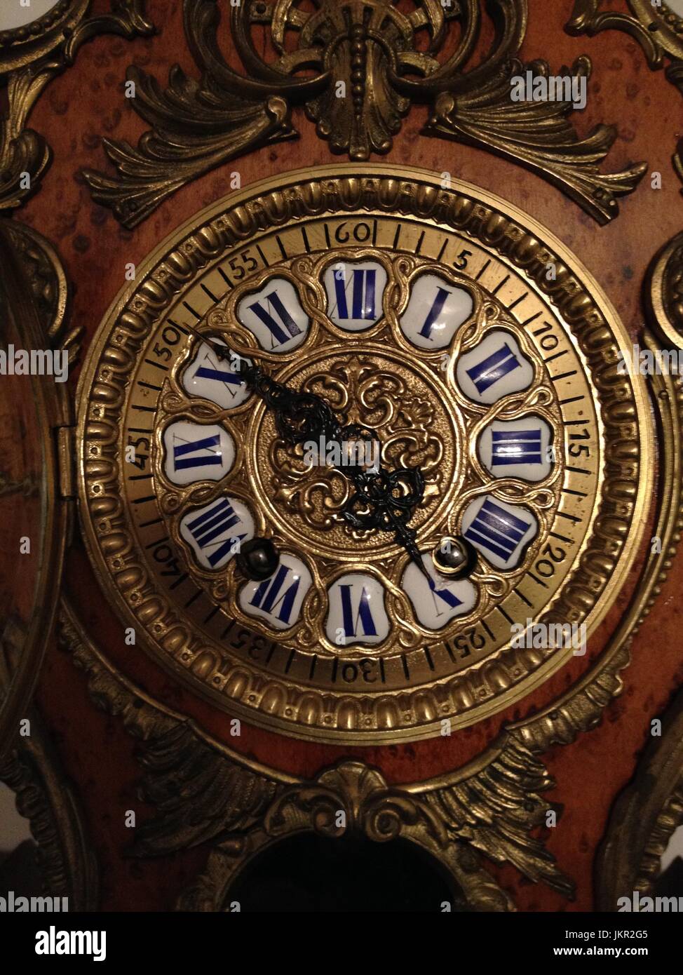 Close up old clock mechanism hi-res stock photography and images - Alamy