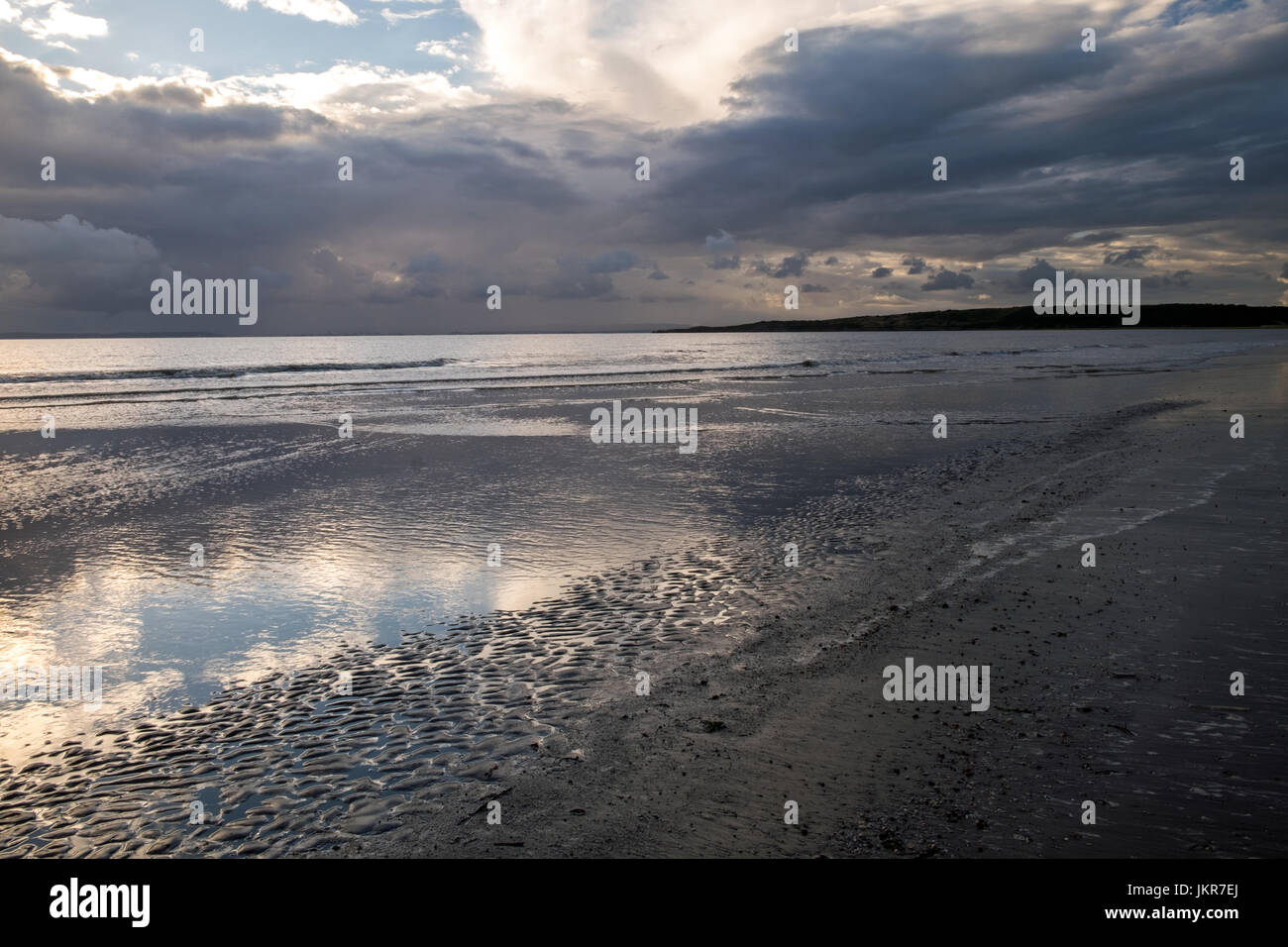 Moody ocean shore scene hi-res stock photography and images - Alamy