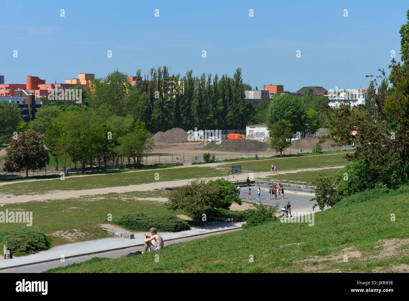 Mauerpark berlin prenzlauer berg hi-res stock photography and images ...