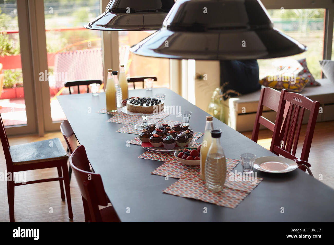 Pendant lights dining table hi-res stock photography and images - Alamy
